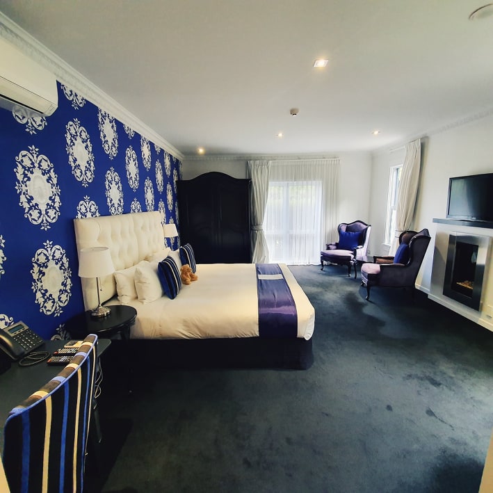 Swan Family | Black Swan Boutique Hotel | Black Swan Lakeside Boutique Hotel