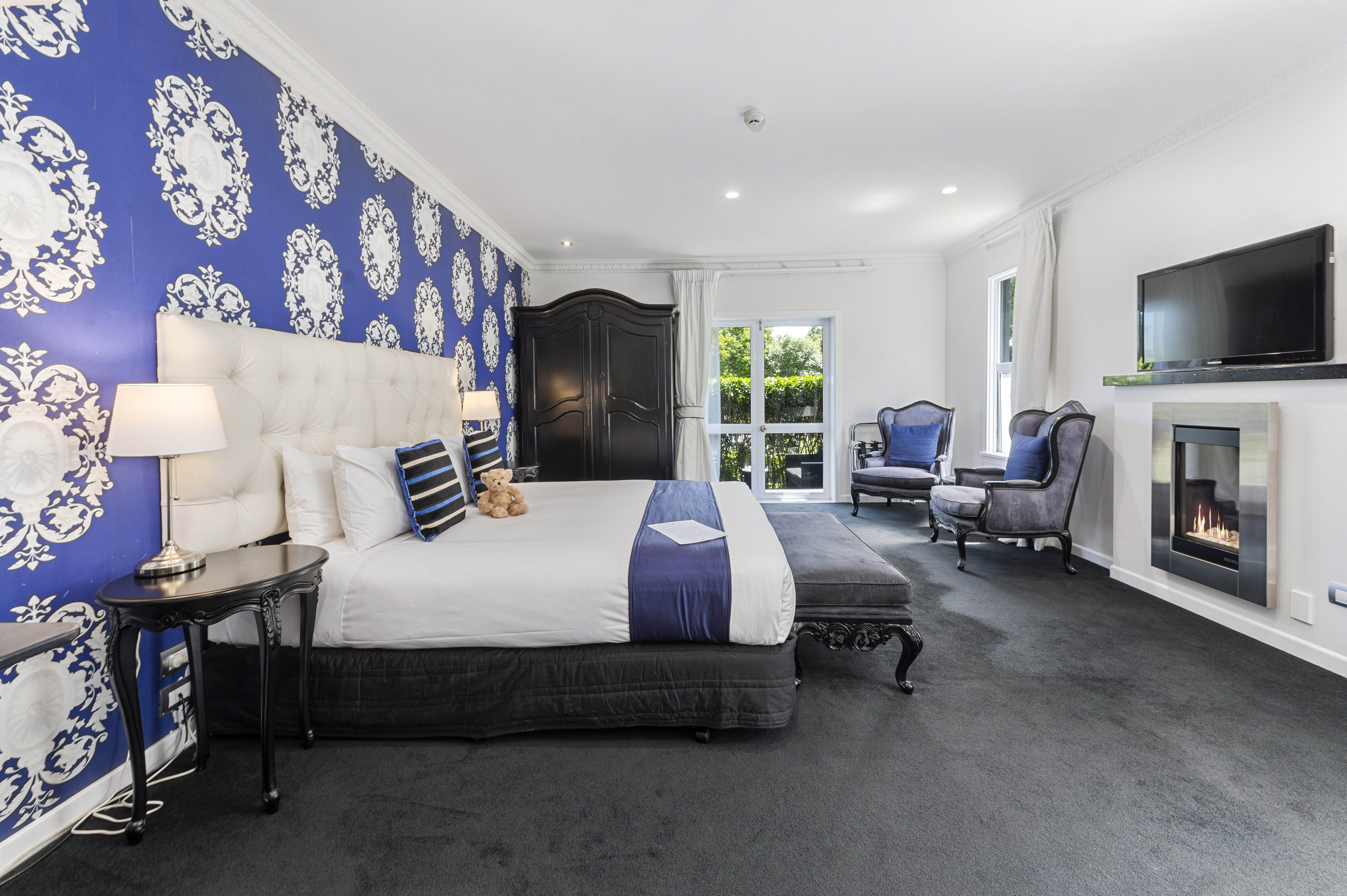 Swan Family | Black Swan Boutique Hotel | Black Swan Lakeside Boutique Hotel