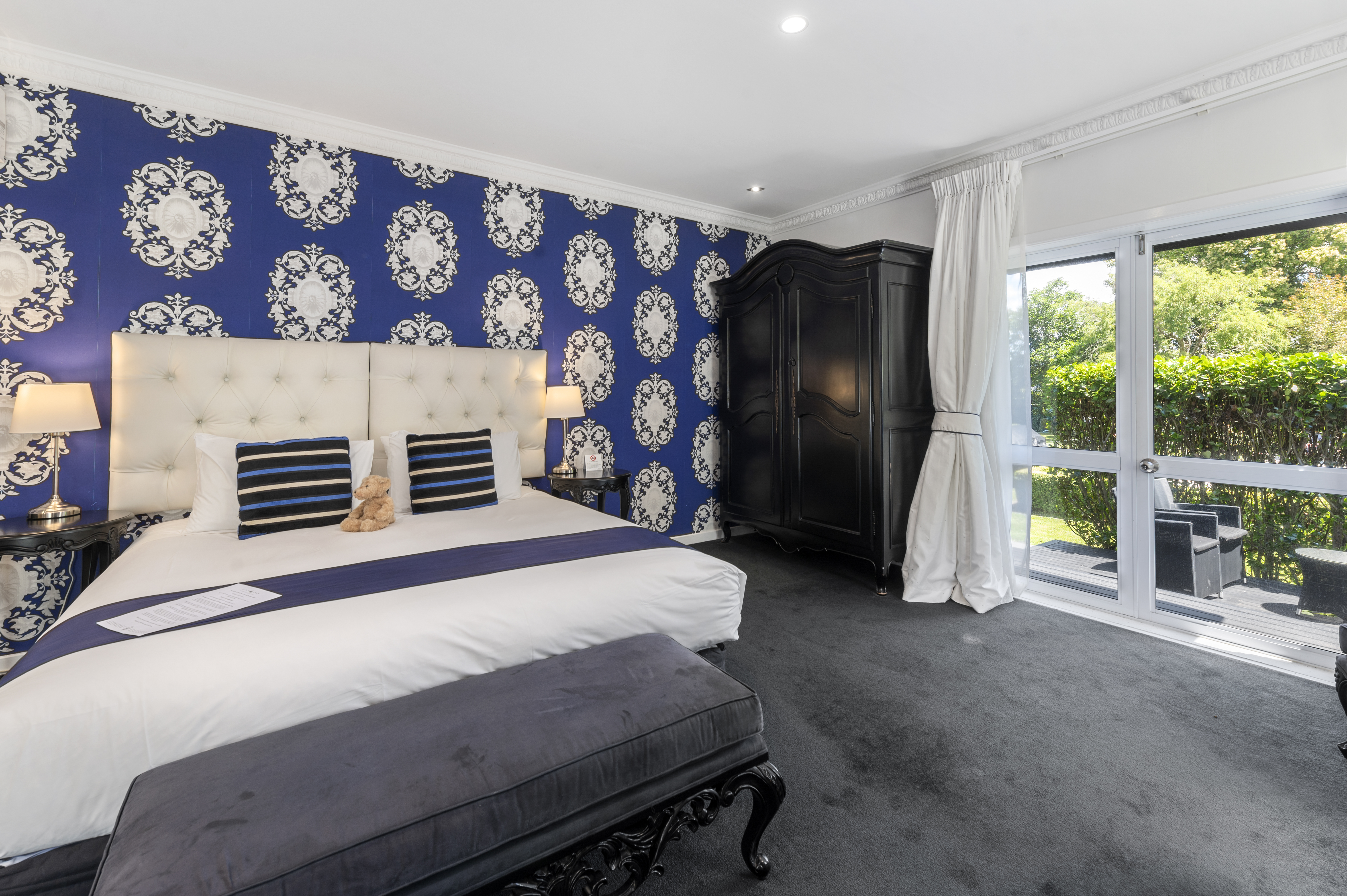 Swan Family | Black Swan Boutique Hotel | Black Swan Lakeside Boutique Hotel