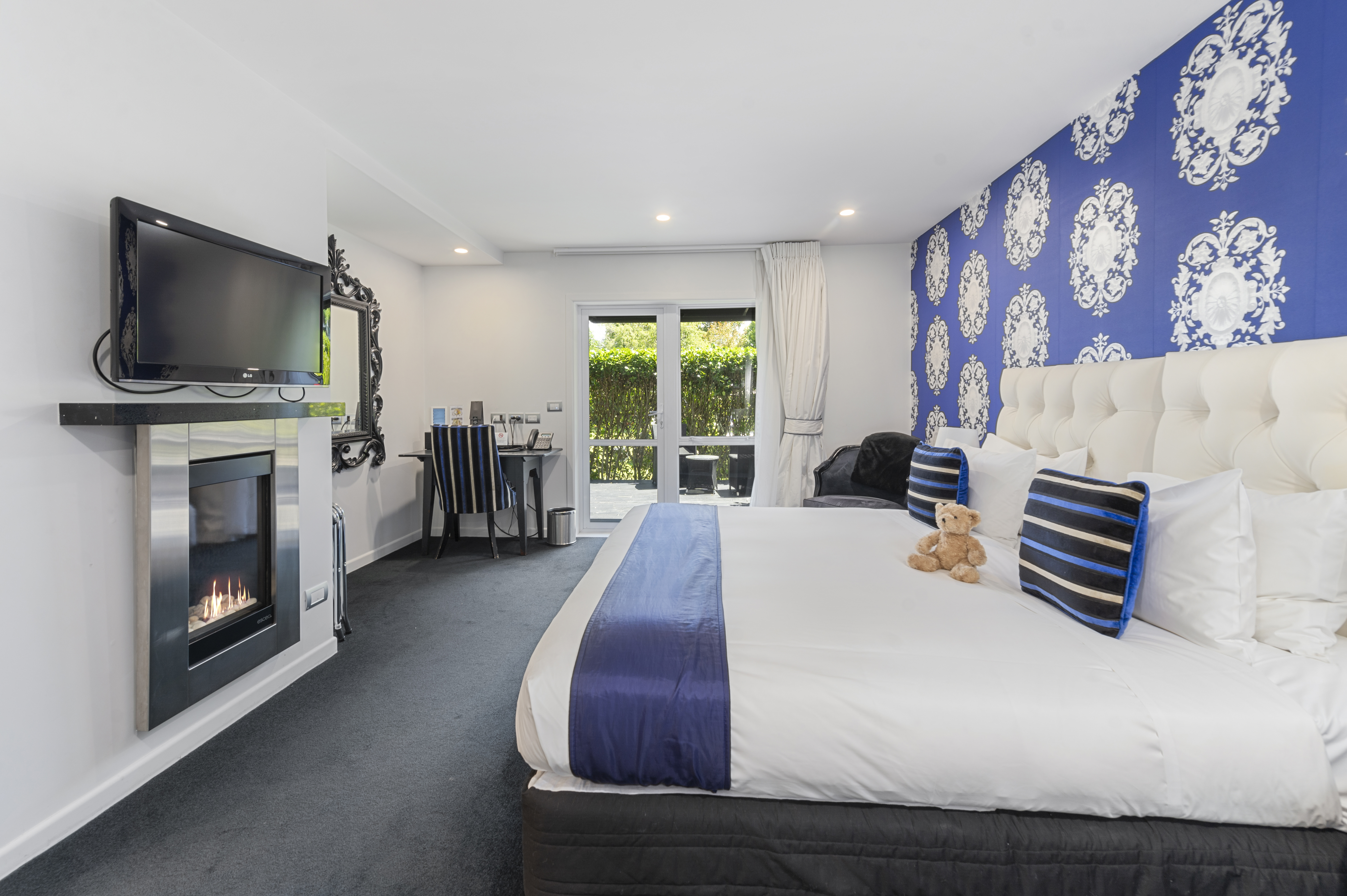 Swan Family | Black Swan Boutique Hotel | Black Swan Lakeside Boutique Hotel